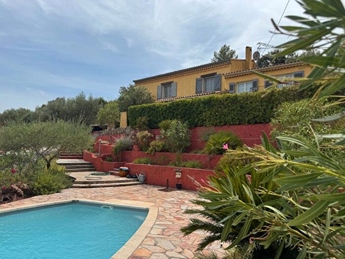 Maison à vendre - Vidauban - 5 pièces - 4 chambres