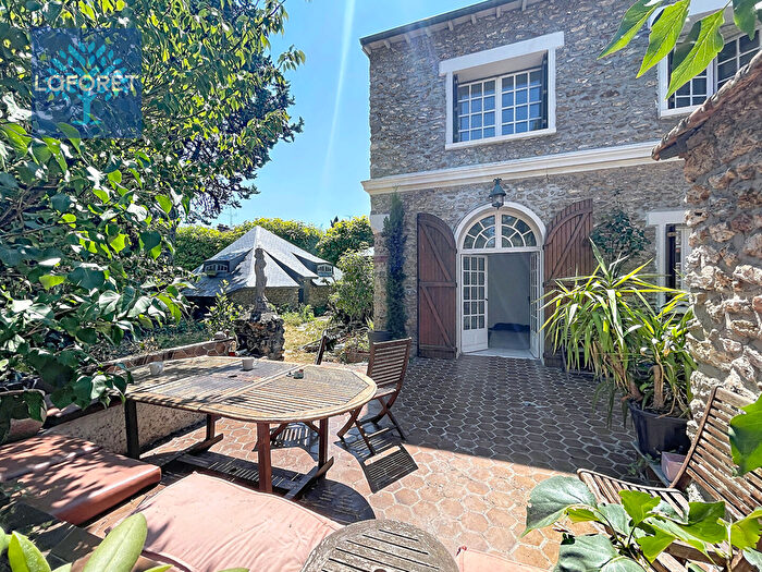Maison 9 pièces à Le Perray-en-Yvelines, à vendre
