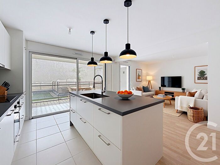 Appartement 4 pièces à Quartiers Centre, Saint-Anne, à vendre