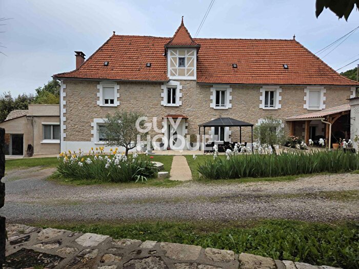 Maison à vendre - Figeac - 9 pièces - 6 chambres