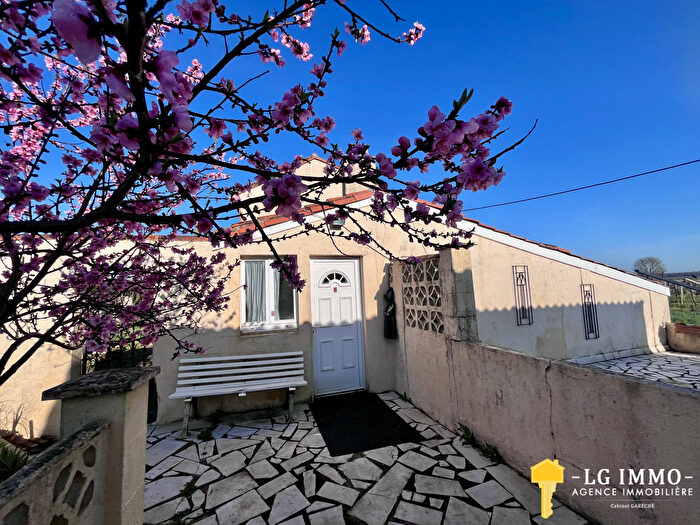 Maison à vendre - Brie-sous-Mortagne - 5 pièces - 3 chambres