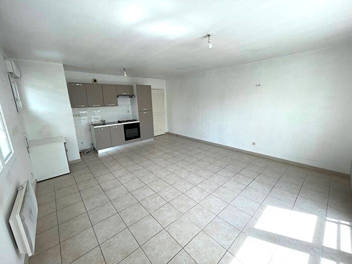 Appartement à louer - Vieille Ville-Centre, La Chapelle-Saint-Luc - 2 pièces - 1 chambre