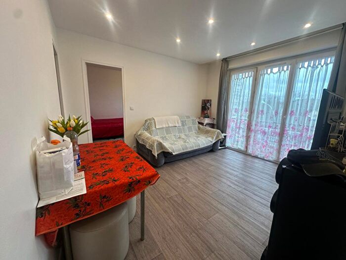 Appartement à vendre - Ris-Orangis, Réno, Gare, Oiseaux - 2 pièces - 1 chambre