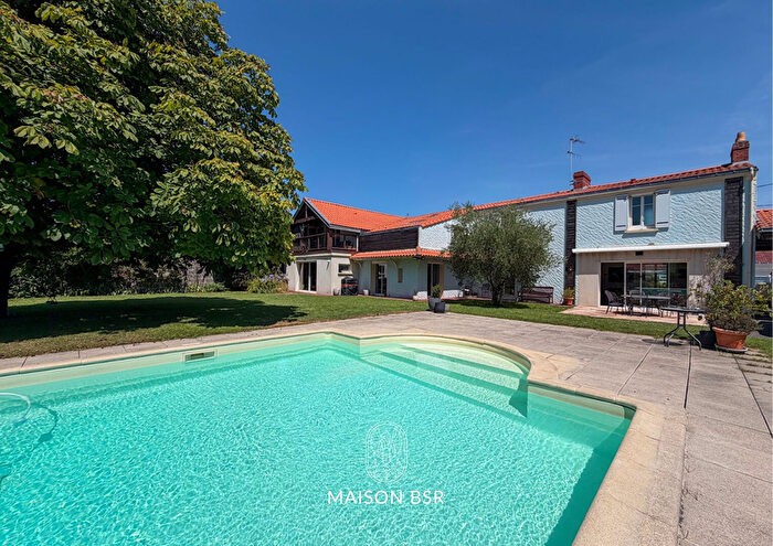 Maison 10 pièces à vendre à Saint-Sébastien-sur-Loire, Est