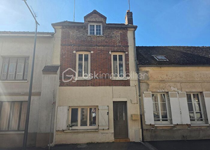 Maison 4 pièces à Villeneuve-l'Archevêque, à vendre