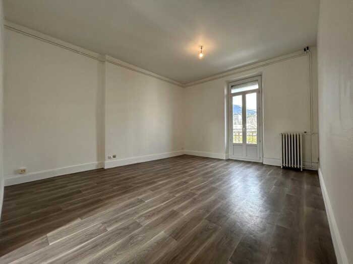 Appartement à louer - Chambéry, Centre-ville - 2 pièces - 1 chambre