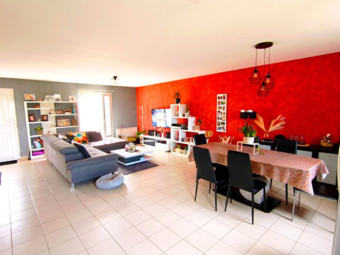 Maison 4 pièces à Sainte-Sabine-sur-Longève, à vendre