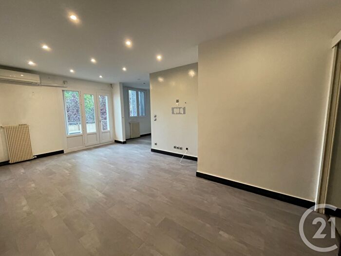 Villefranche-sur-Saône, Belleroche : Appartement 4 pièces à louer