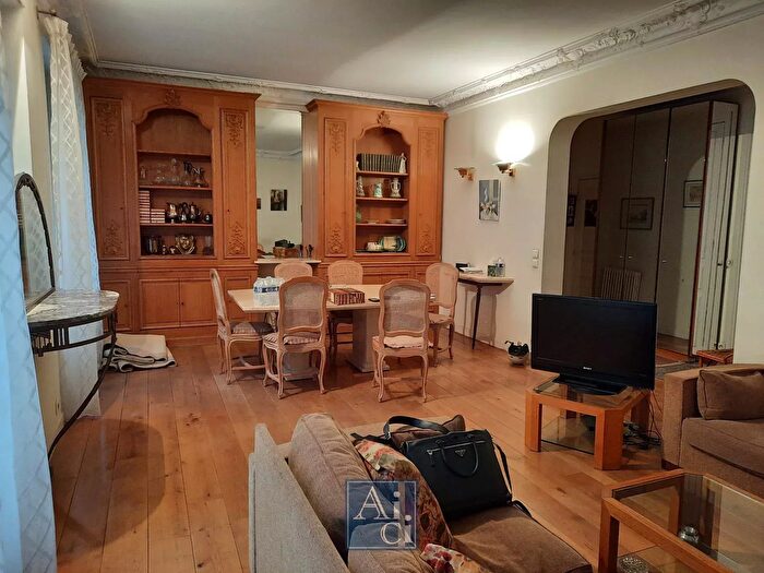 Appartement à louer - Paris e , Dauphine - 3 pièces - 2 chambres