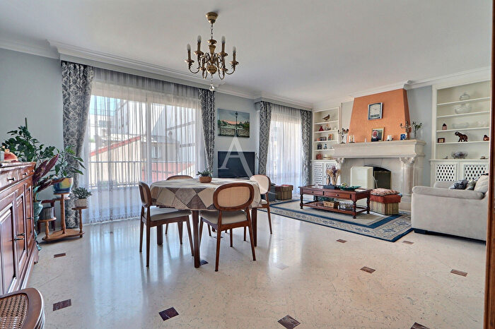 Appartement à vendre - Aubervilliers, Centre-ville, Victor Hugo - 3 pièces - 2 chambres