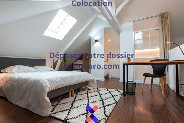 Maison à louer - Le Bachut, Lyon ème arrondissement - 6 pièces - 5 chambres