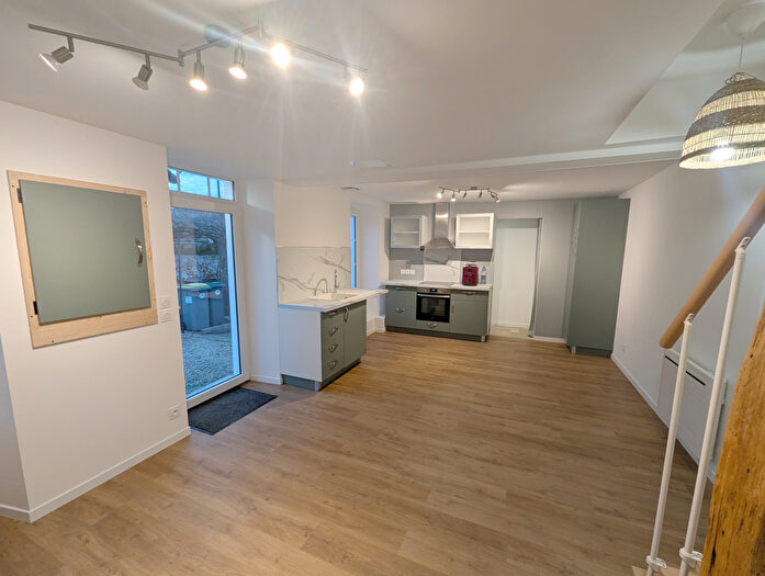 Maison à louer - Vernou-la-Celle-sur-Seine - 5 pièces - 3 chambres