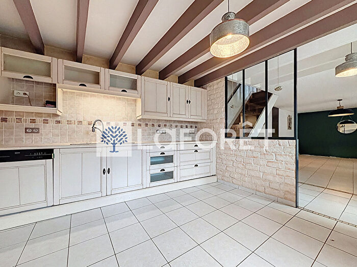 Maison à louer - Louin - 6 pièces - 3 chambres