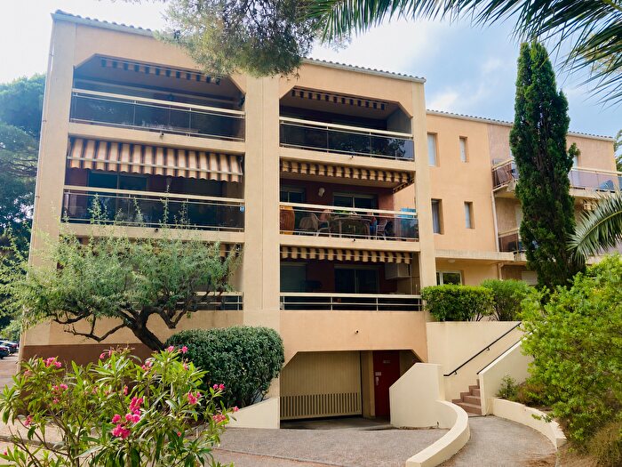 Appartement 3 pièces à Hyères, Port, à vendre