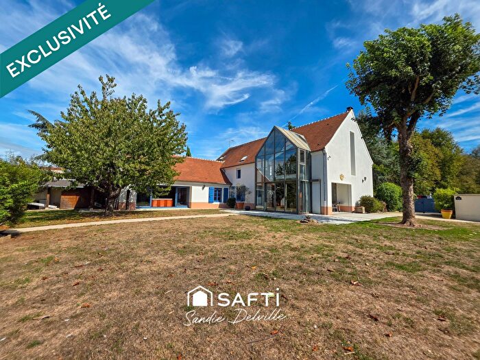 Maison 8 pièces à Le Plessis-Feu-Aussoux, à vendre