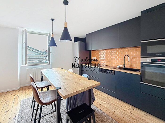 Appartement à louer - Bourgoin-Jallieu - 2 pièces - 1 chambre