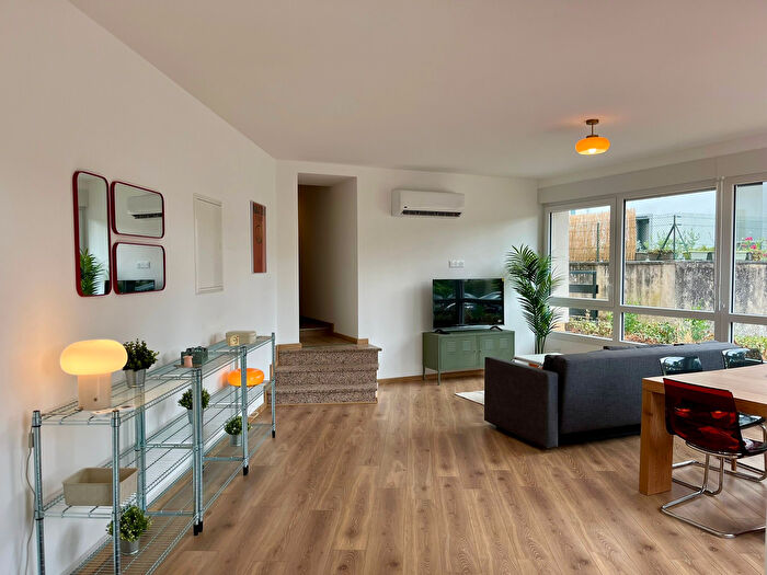 Appartement à louer - Yutz, De Gaulle, Stade Mermoz - 7 pièces - 5 chambres