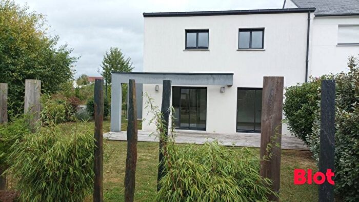 Maison à louer - Chavagne - 6 pièces - 4 chambres