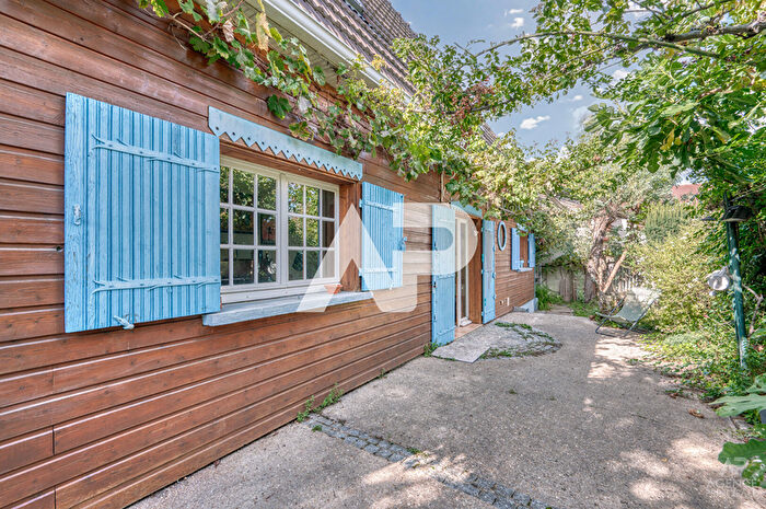 Rueil-Malmaison, Richelieu, Chataigneraie : Maison 4 pièces à vendre