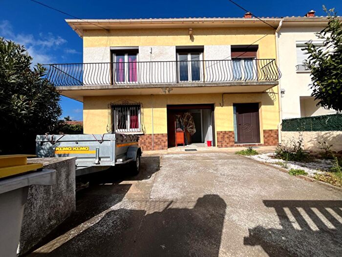 Maison à vendre - Pézilla-la-Rivière - 6 pièces - 5 chambres