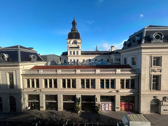 Appartement à louer - Presquîle, Centre ville, Cordeliers, Lyon ème arrondissement - 2 pièces - 1 chambre