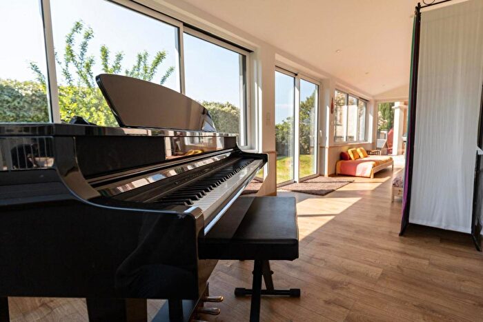 Maison à vendre - Pernes-les-Fontaines - 6 pièces - 5 chambres