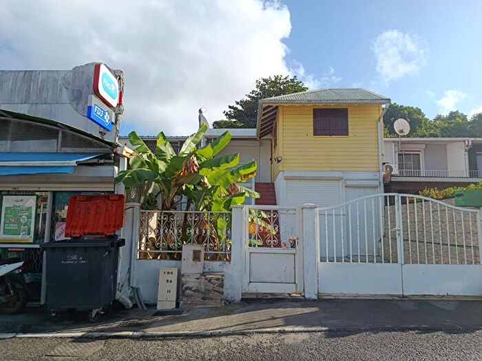 Les Abymes : Maison 7 pièces à vendre