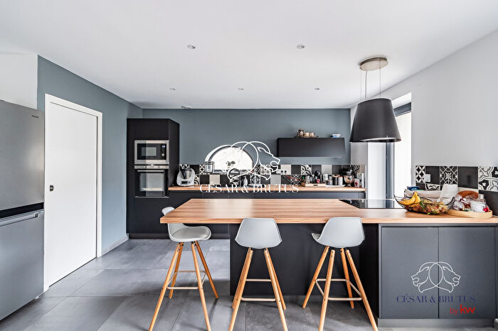 Maison à vendre - Roche-la-Molière - 5 pièces - 3 chambres