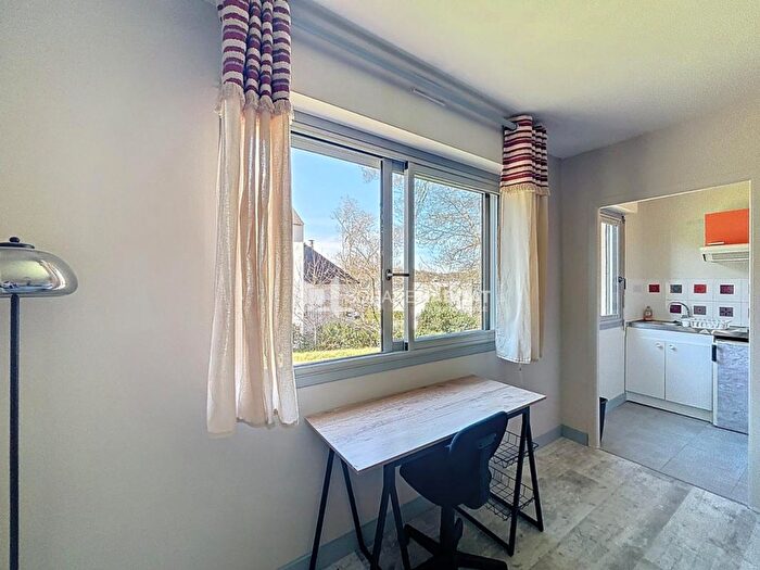 Appartement à louer - Quimper, Locmaria, Tourelle, Kervir - 1 pièce