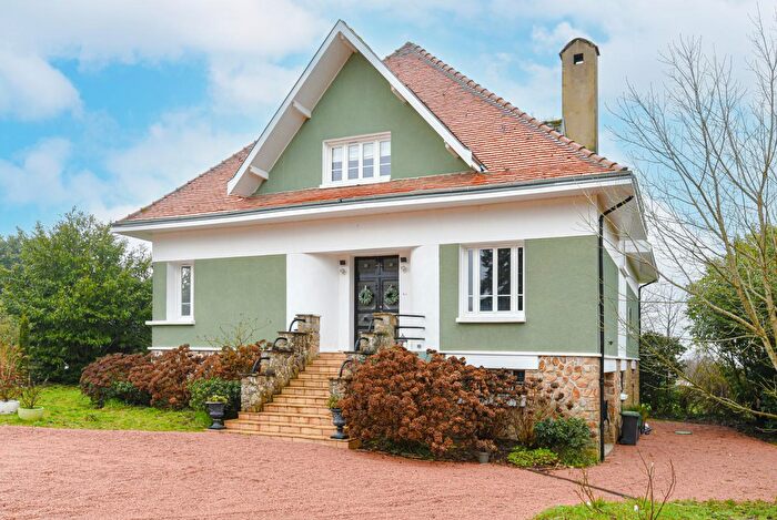 Maison à vendre - Saint-Mathieu - 9 pièces - 5 chambres