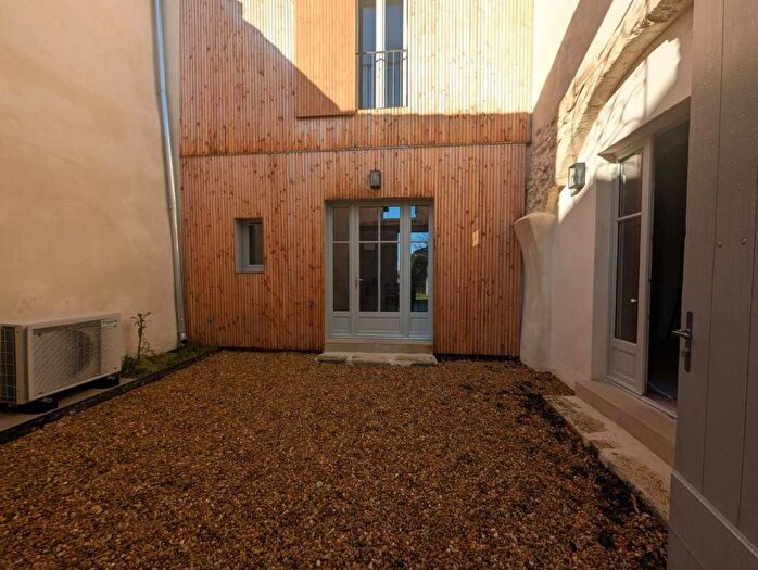 Maison 3 pièces à Estézargues, à louer