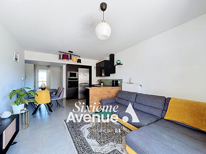 Décines-Charpieu, Centre-ville - Appartement 3 pièces à vendre