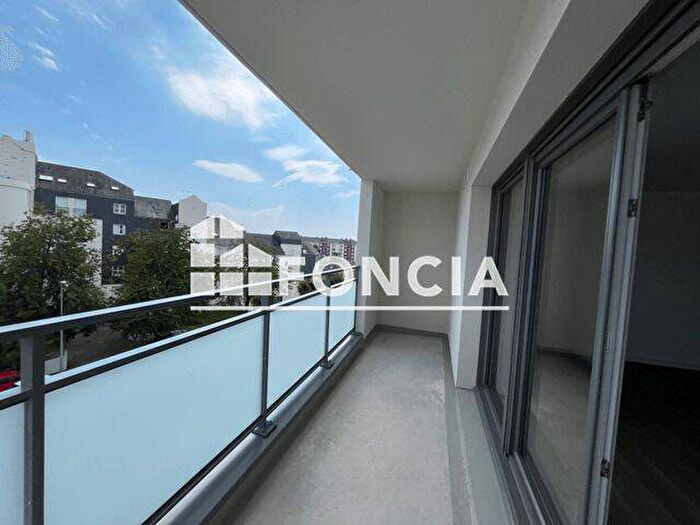 Gare-Senelle-Pont de Paris, Laval : Appartement 2 pièces à louer
