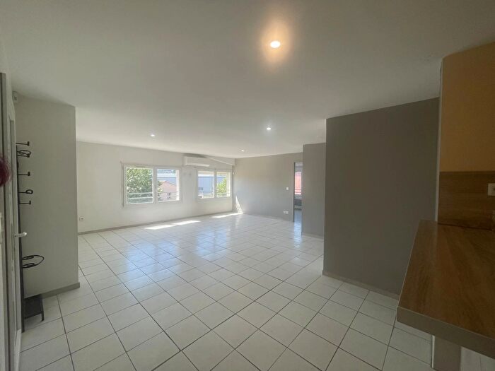 Saint-Julien-les-Rosiers - Appartement 4 pièces à louer