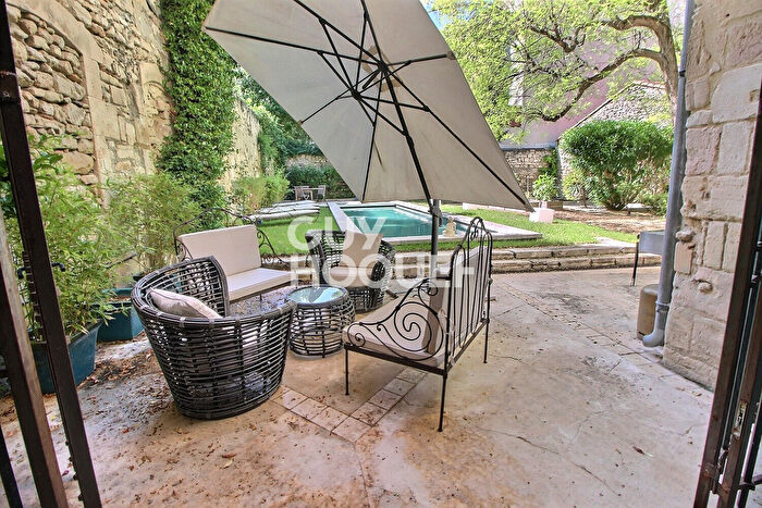 Maison 11 pièces à Tarascon, Centre-ville, Château, Condamine, à vendre