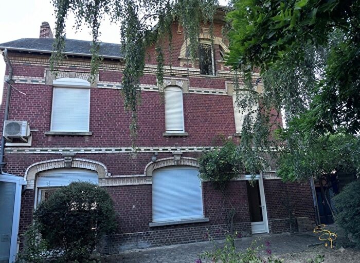 Montdidier - Maison 9 pièces à vendre