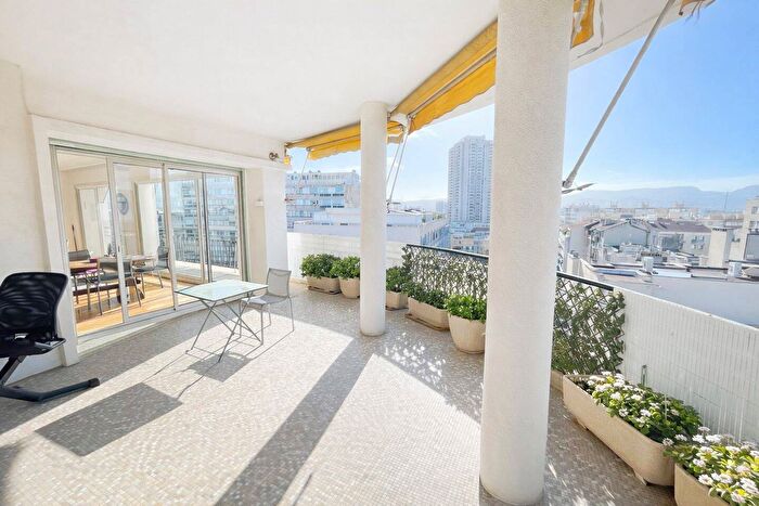 Appartement à louer - Périer, Marseille ème - 5 pièces - 3 chambres