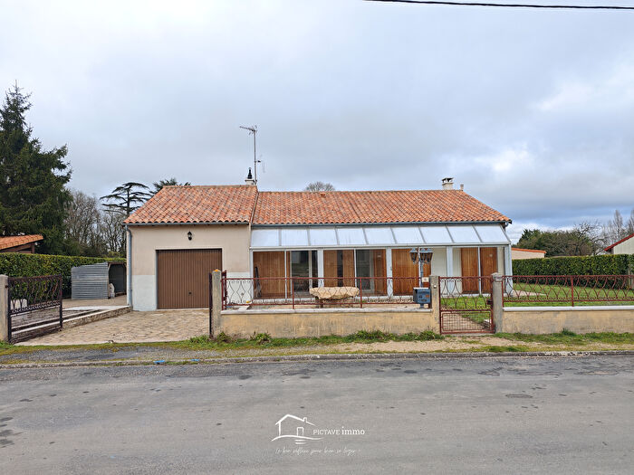 Maison à louer - Rom - 3 pièces - 2 chambres