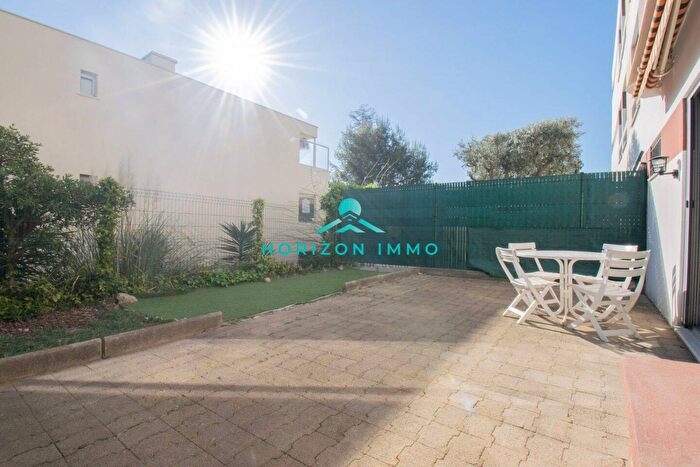 Appartement à louer - Le Grimond-Plateaux Fleuris-Valliere, Saint-Laurent-du-Var - 1 pièce