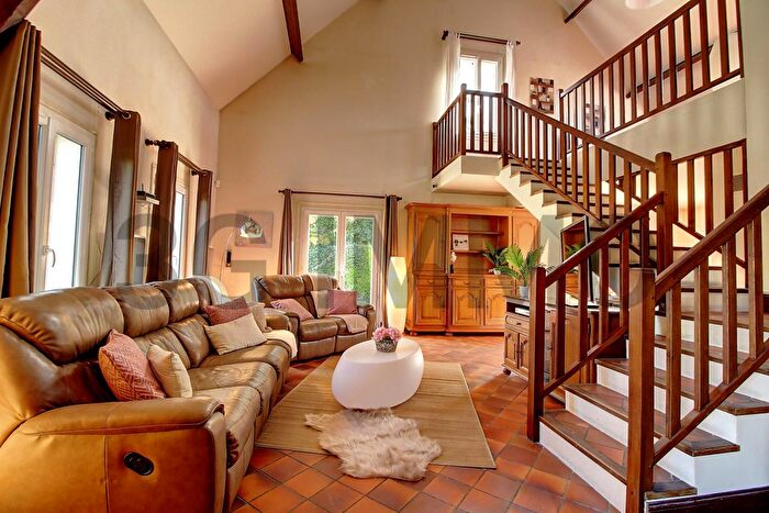 Maison à vendre - Verneuil-en-Halatte - 8 pièces - 4 chambres