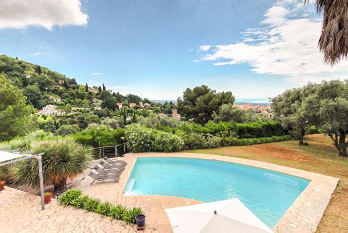 Maison à vendre - Vence, Les Campreniers, LOrmée - 8 pièces - 6 chambres