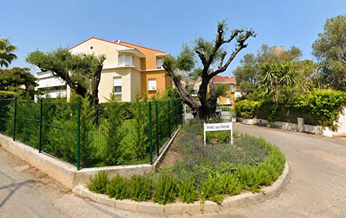 Antibes, Antibes-les-Pins, Trianon, Le Fournel, Peyregoue : Appartement 4 pièces à vendre