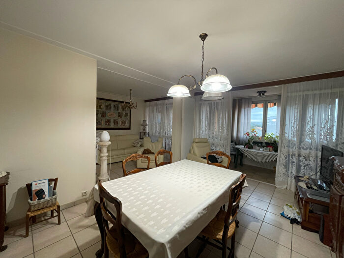 Appartement à vendre - Vitrolles, Centre-ville, Roucas, Les Pins, Le Liourat - 4 pièces - 2 chambres