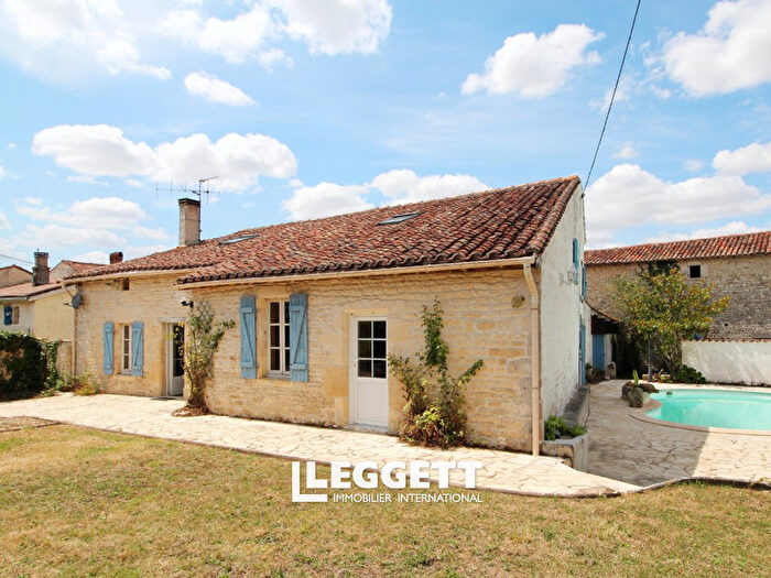 Maison à vendre - Fontaine-Chalendray - 7 pièces - 4 chambres