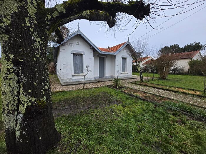 Maison à louer - Étauliers - 4 pièces - 3 chambres