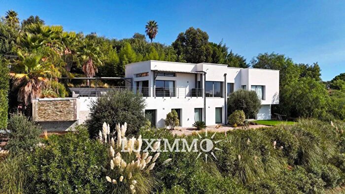 Maison 8 pièces à Mougins, à louer