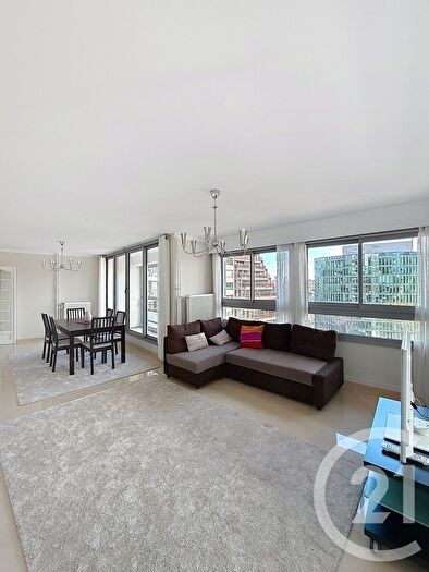 Appartement à louer - Courbevoie, Gambetta, La Défense - 4 pièces - 2 chambres