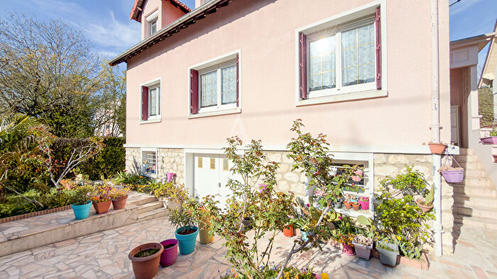 Maison à vendre - Montgeron, Centre-ville, Gare - 8 pièces - 5 chambres