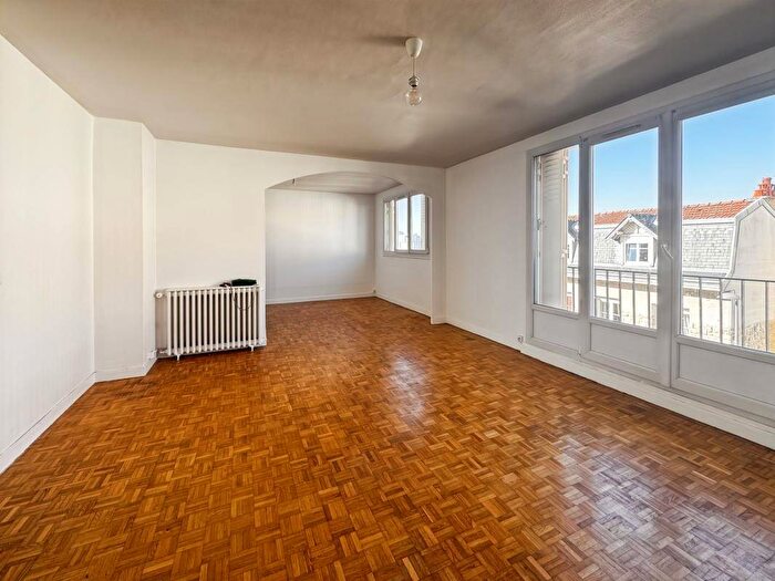 Appartement à louer - Cernay Jamin-Jean Jaurès-Epinettes, Reims - 4 pièces - 3 chambres