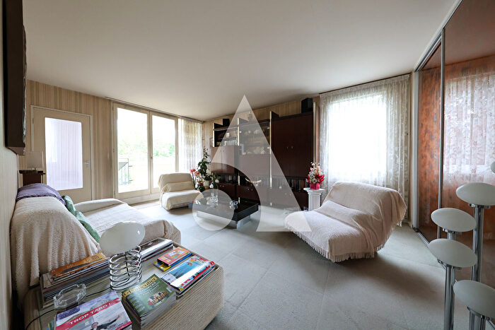 Appartement à vendre - Corbeil-Essonnes, Centre-ville - 3 pièces - 2 chambres